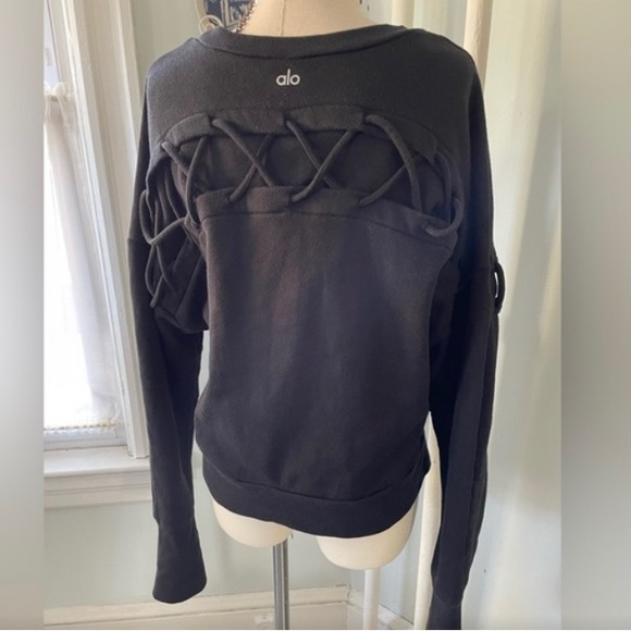 ALO Yoga | Tops | Alo Yoga Black Long Sleeve Sweatshirt Pullover | Poshmark